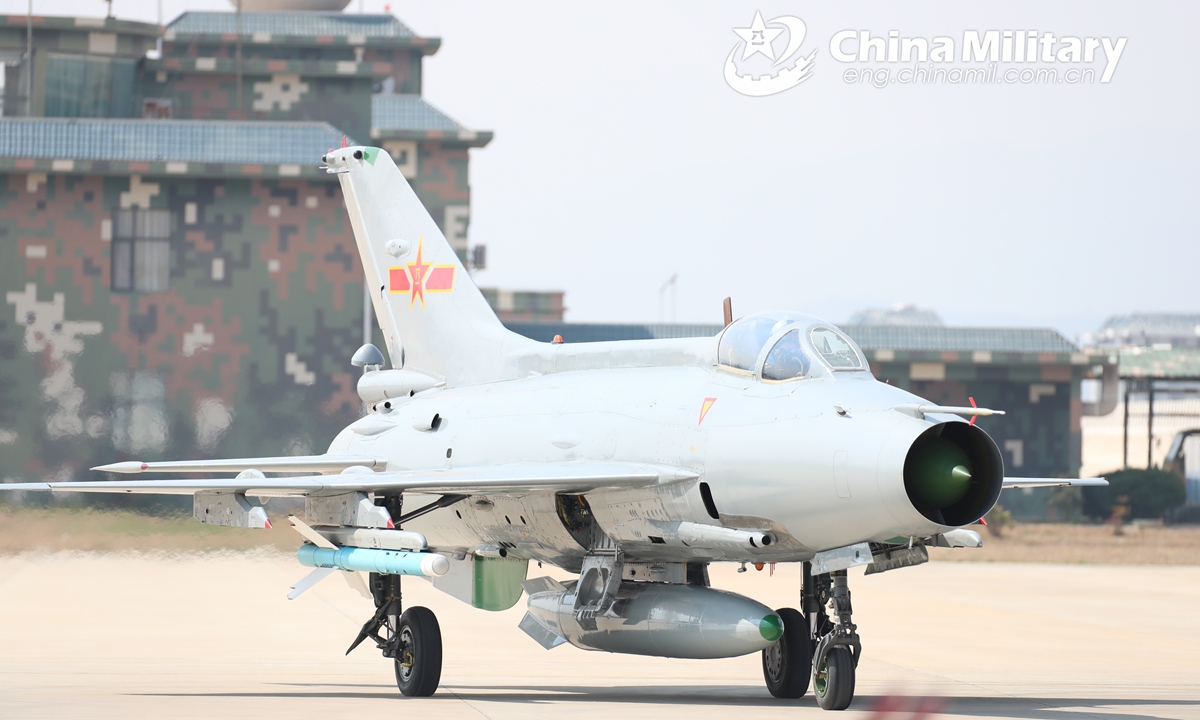 Aviation brigade organizes flight training operation - Global Times