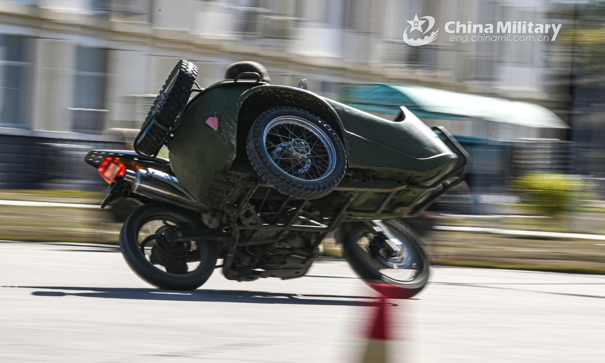 Soldier flies his motorcycle - Global Times