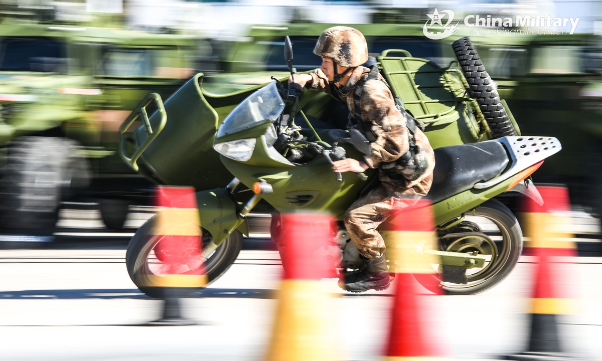 Soldier flies his motorcycle - Global Times