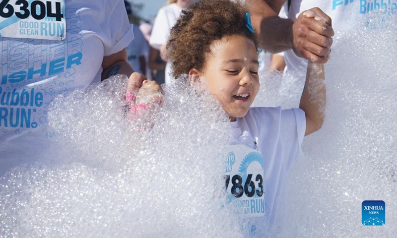 People participate in Bubble Run in US - Global Times