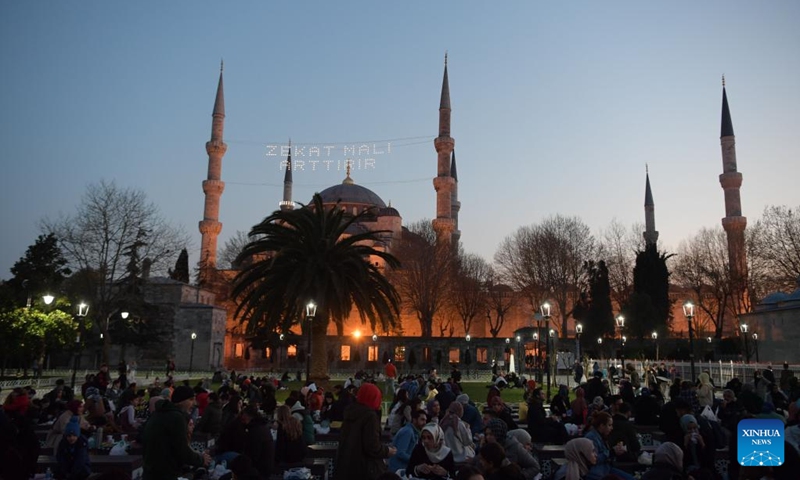 People have iftar during holy month of Ramadan in Istanbul - Global Times