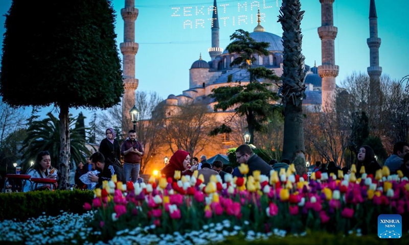 People have iftar during holy month of Ramadan in Istanbul - Global Times