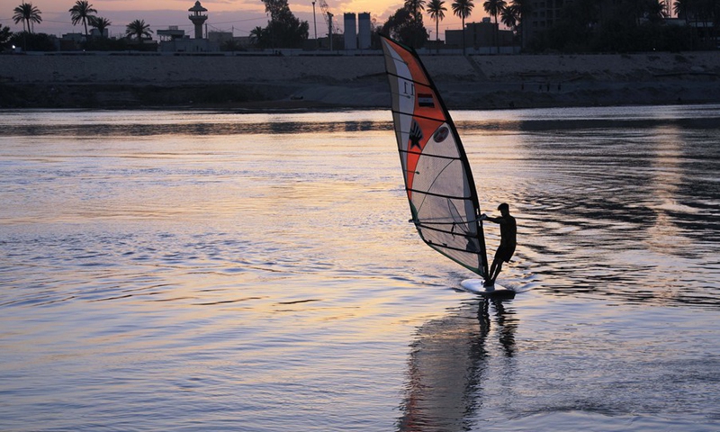 Iraqi windsurfers maneuver sails in Tigris - Global Times