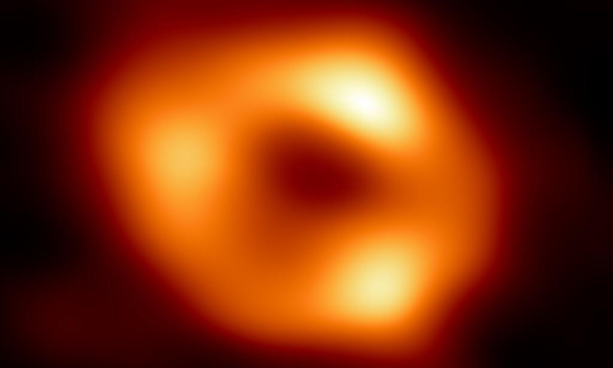 Astronomers unveil first image of black hole at center of Milky Way ...