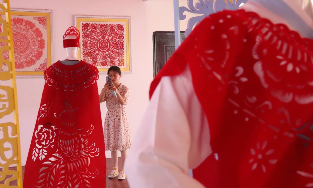 Paper-cut garment - Global Times