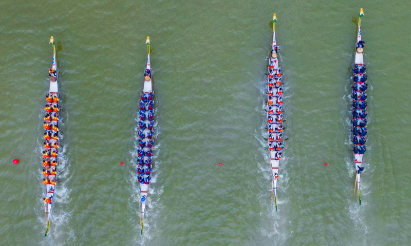 Dragon boat race held with backdrop of Three Gorges Dam in C China ...