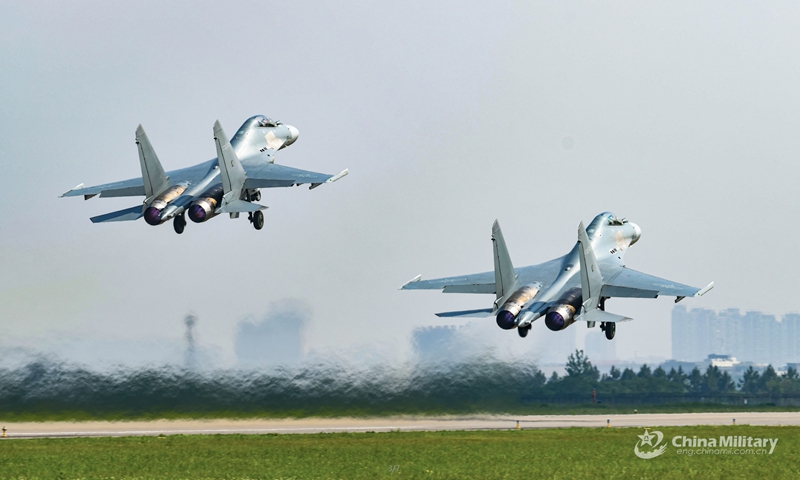 Fighter jets take off in formation for flight training - Global Times