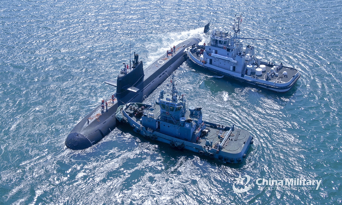 Submarine bears off port for maritime training - Global Times