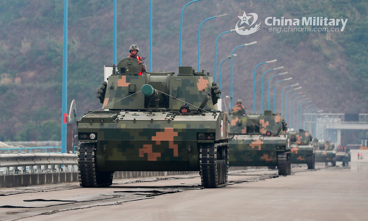 Armored troops engaged in training exercise - Global Times