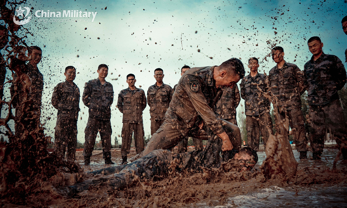 Border guards conduct physical training - Global Times