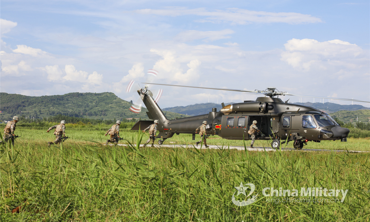Army soldiers participate in fast-rope training - Global Times