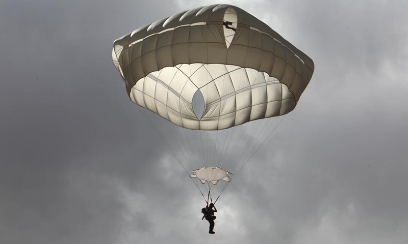 Paratroopers take part in military exercise in central Israel - Global ...