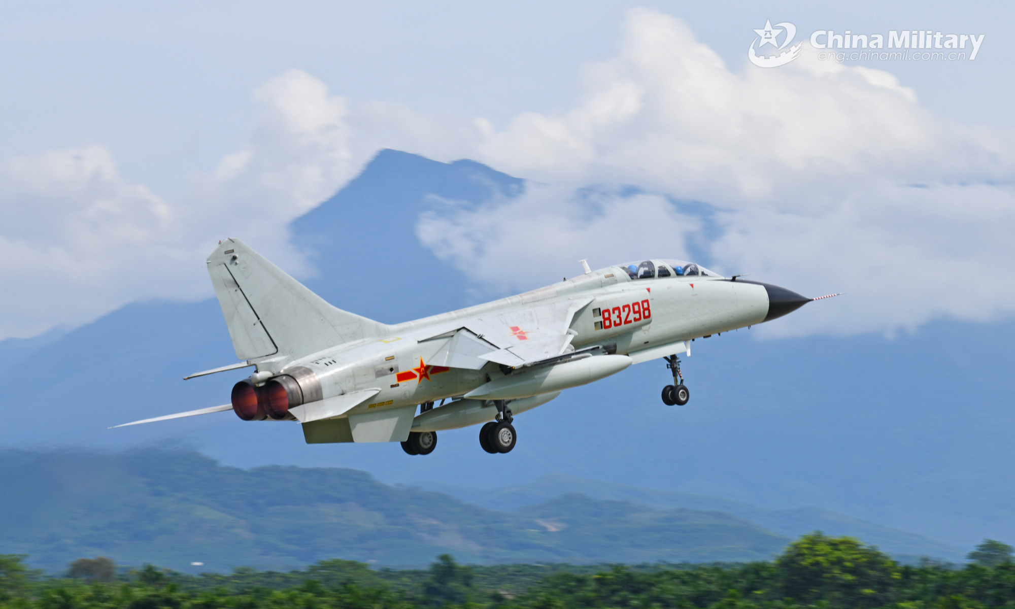 Naval aviation troops organize flight training - Global Times