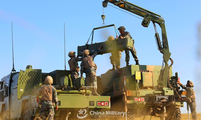 Soldiers load anti-tank missiles during combined-arms training - Global ...