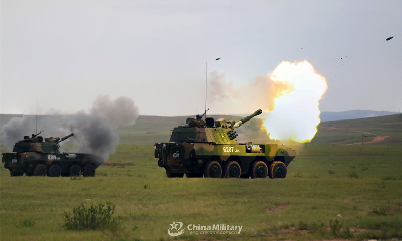 Soldiers load anti-tank missiles during combined-arms training - Global ...