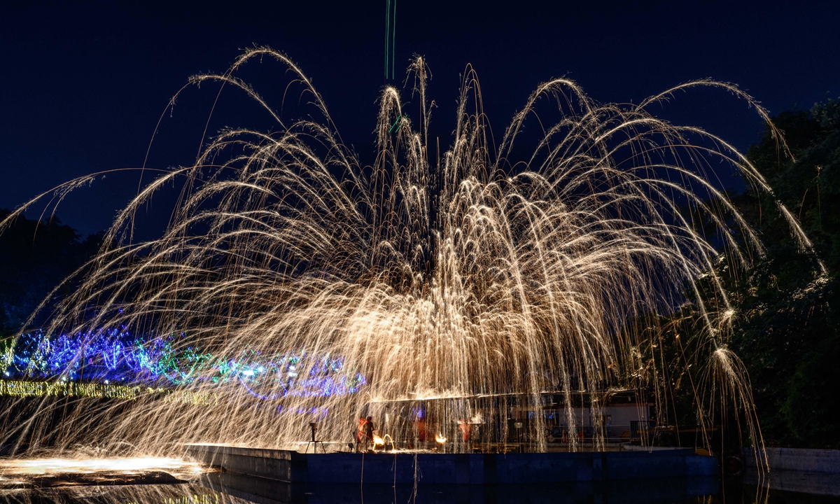 Iron flower rain - Global Times