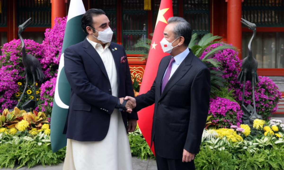 Wang Yi meets with Pakistani FM, vows to raise bilateral security ...