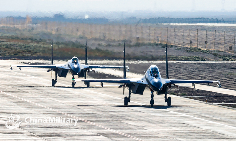 Fighter jets taxi on runway for flight training - Global Times