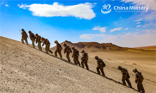 Reconnaissance element of airborne troops conducts tactical training ...