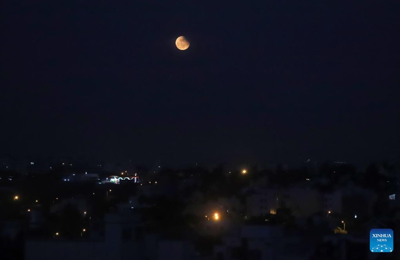 People watch moon through telescope during lunar eclipse in Bangalore ...