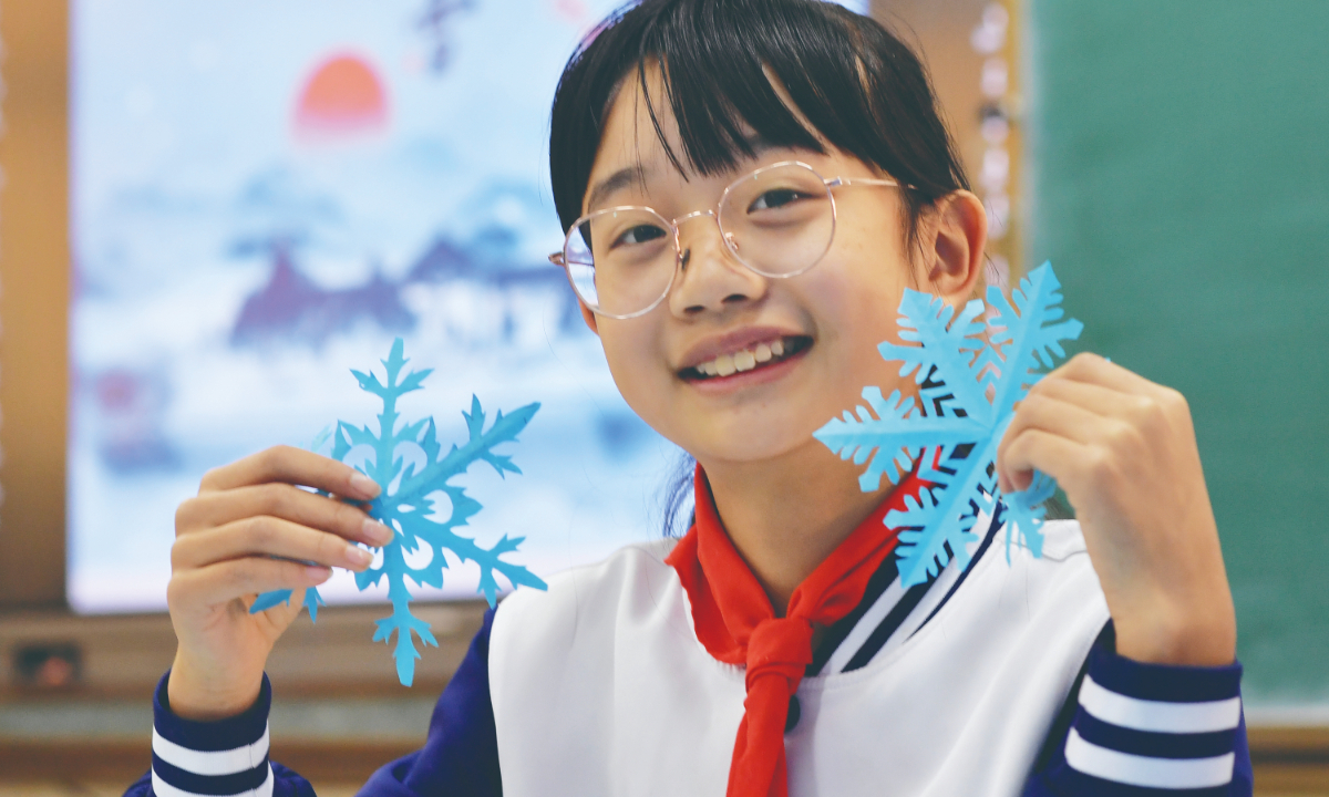 Lovely paper-cut snowflakes - Global Times