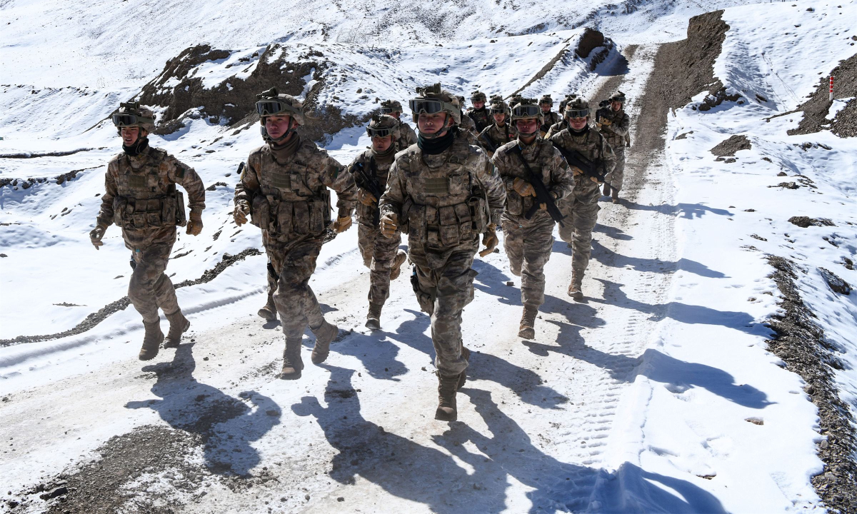 PLA soldiers practice reconnaissance skills in snowfield - Global Times