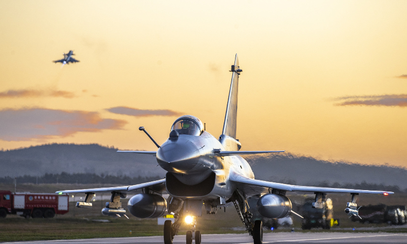 Fighter jets in round-the-clock flight training - Global Times