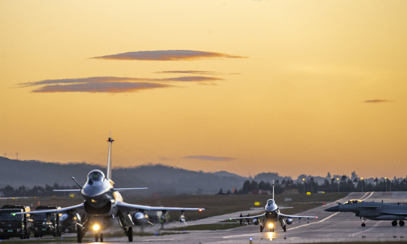 Fighter jets in round-the-clock flight training - Global Times