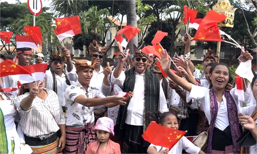 Local people in Bali, Indonesia welcome Xi's arrival for G20 summit ...