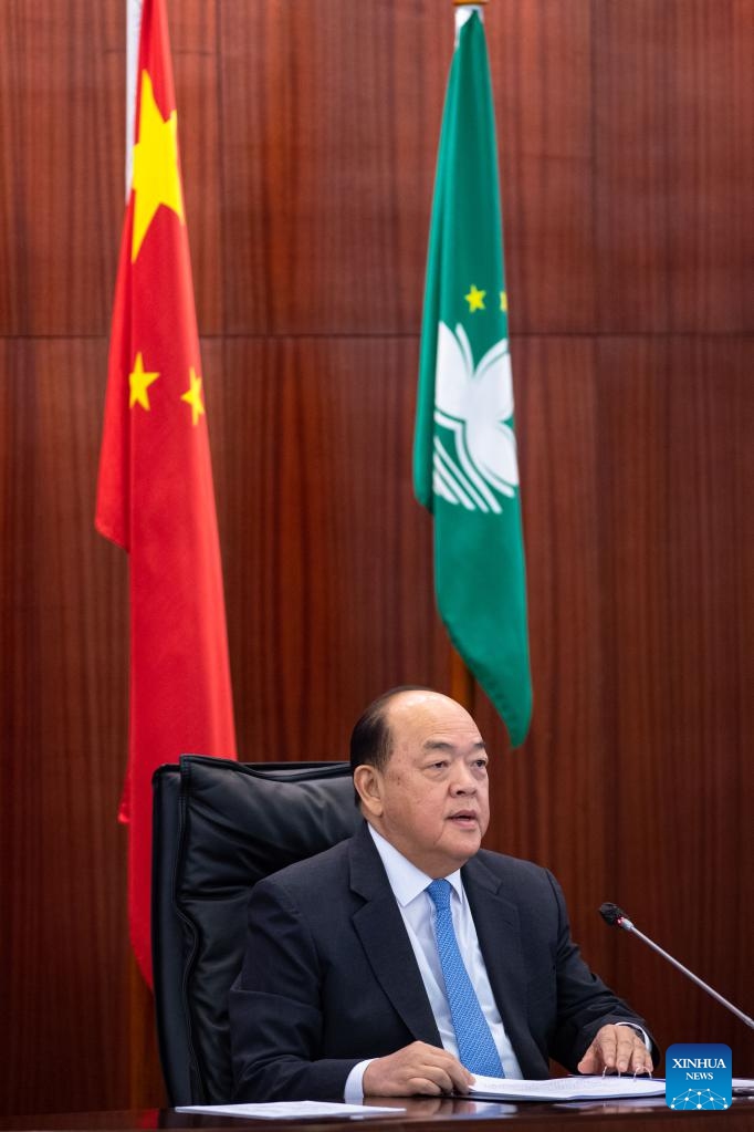 Macao SAR chief executive delivers policy address, focusing on economy ...