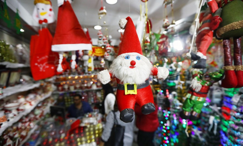 Egyptians shop for New Year, Christmas gifts amid dire economy - Global ...