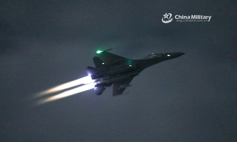 Fighter jet practices after mid-night - Global Times