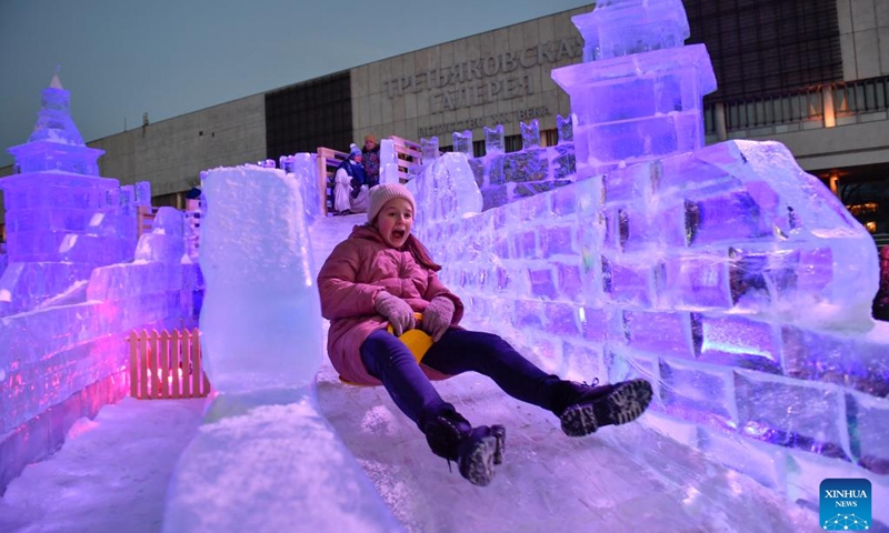 People visit ice sculpture exhibition in Moscow, Russia - Global Times