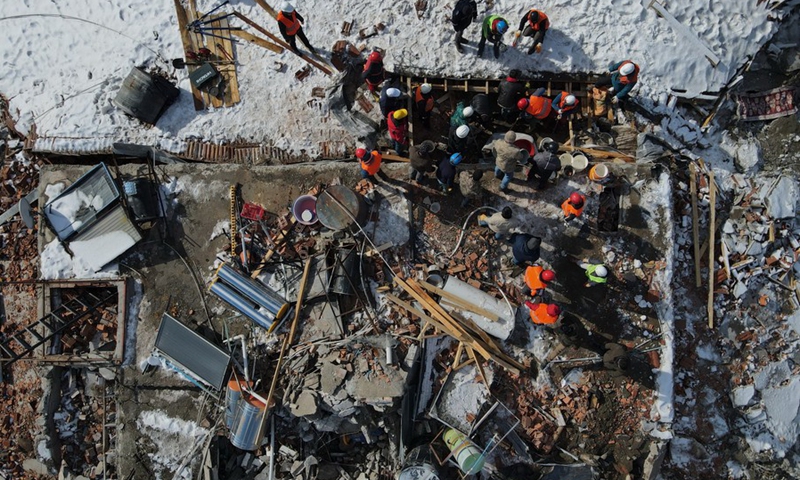 Rescue work for survivors continues on 3rd day of Türkiye's quake ...