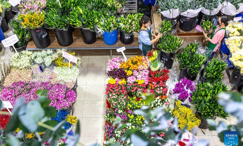 Flowers from China's Yunnan sold at Pak Khlong Talat flower market in ...