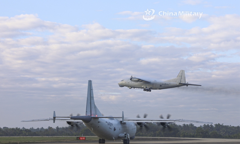 Naval aviation regiment conducts anti-submarine flight training ...