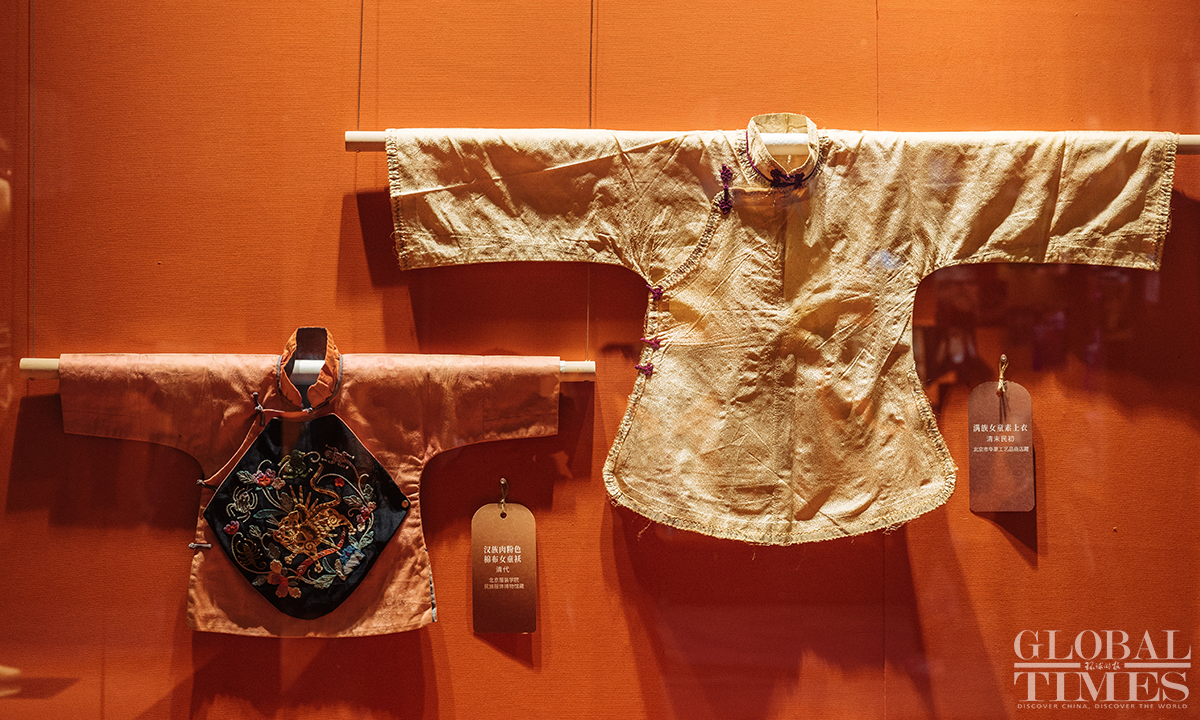 Exhibition features female costumes of Chinese ethnic groups - Global Times