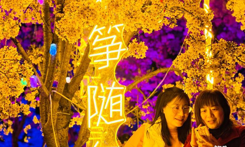 Cherry blossoms with colorful lights dazzle Yantai - Global Times