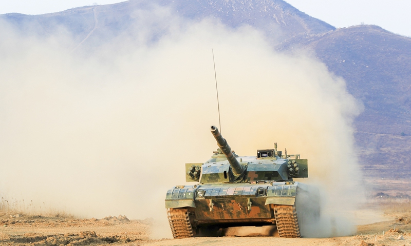 Main battle tank rumbles through mounds of dust - Global Times