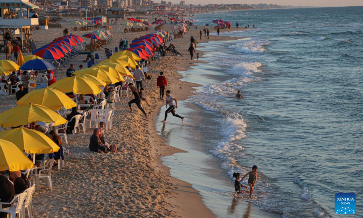 People spend time at seaside in Gaza City - Global Times