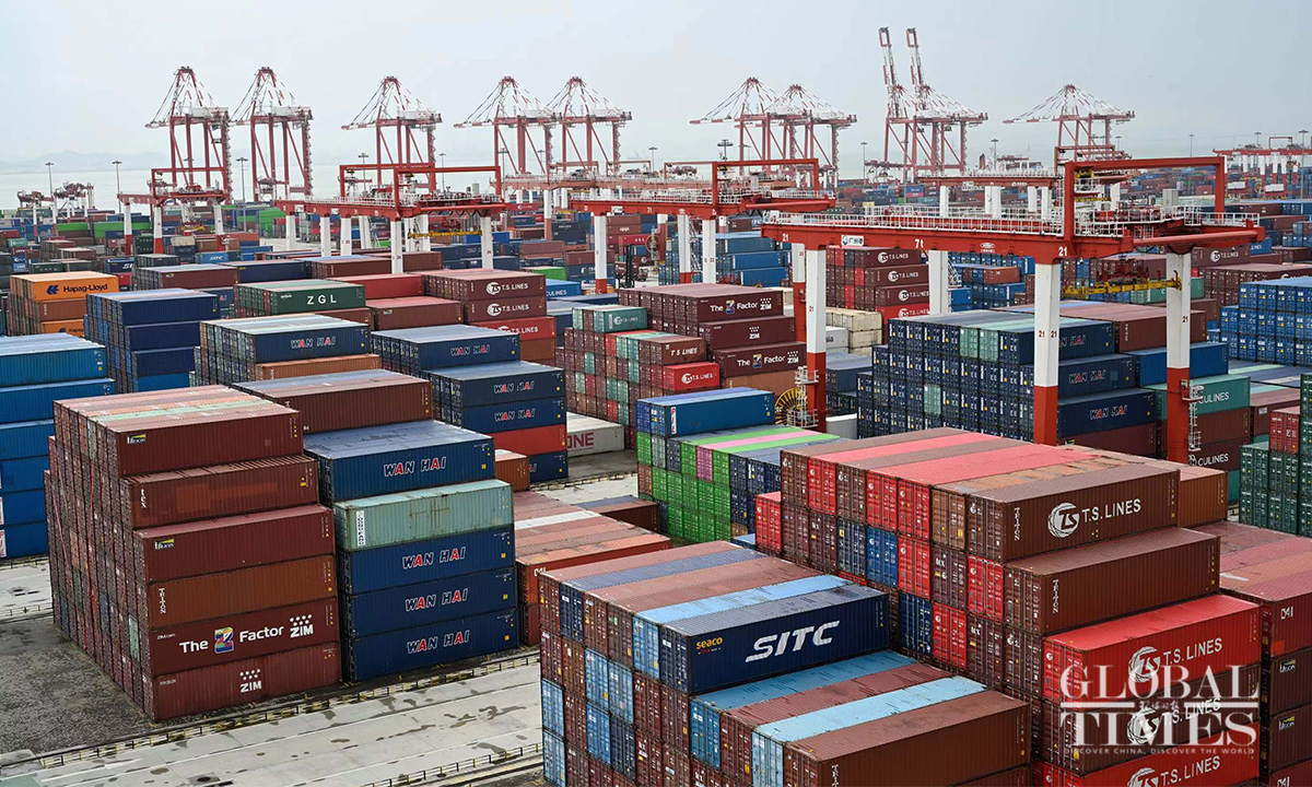 Major foreign trade provinces' exports grow from Jan-Apr, structure ...