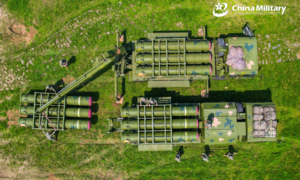 Soldiers load air-defense missiles in field - Global Times