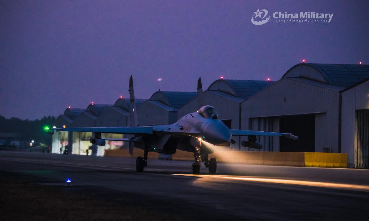 Naval aviation fighter jets conduct flight training - Global Times