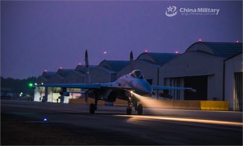 Naval aviation fighter jets conduct flight training - Global Times