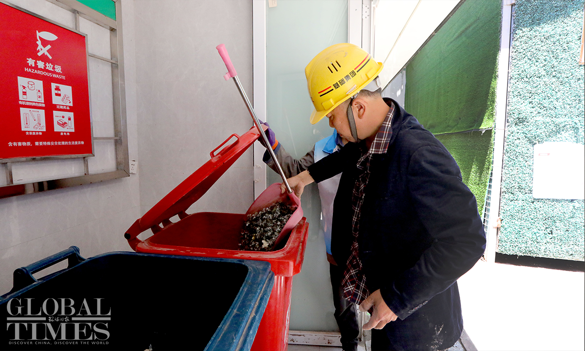 Volunteers in Shanghai make efforts in further implementing garbage differentiation - Global Times