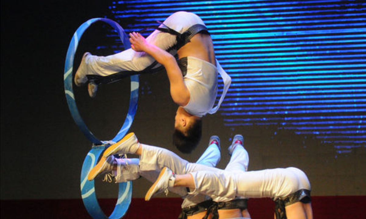 Inheritor of intangible cultural heritage of acrobats from E.China’s ...
