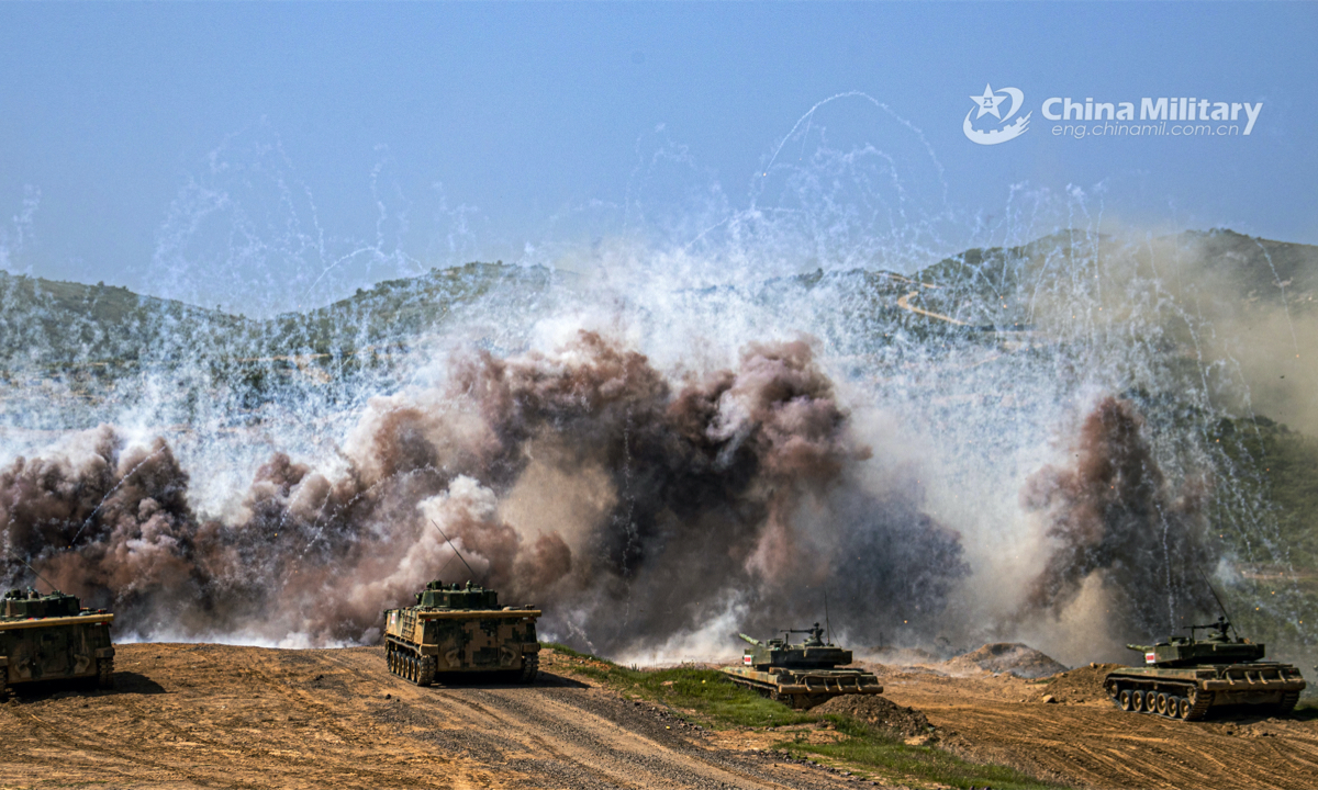 Main battle tanks maneuver in formation - Global Times