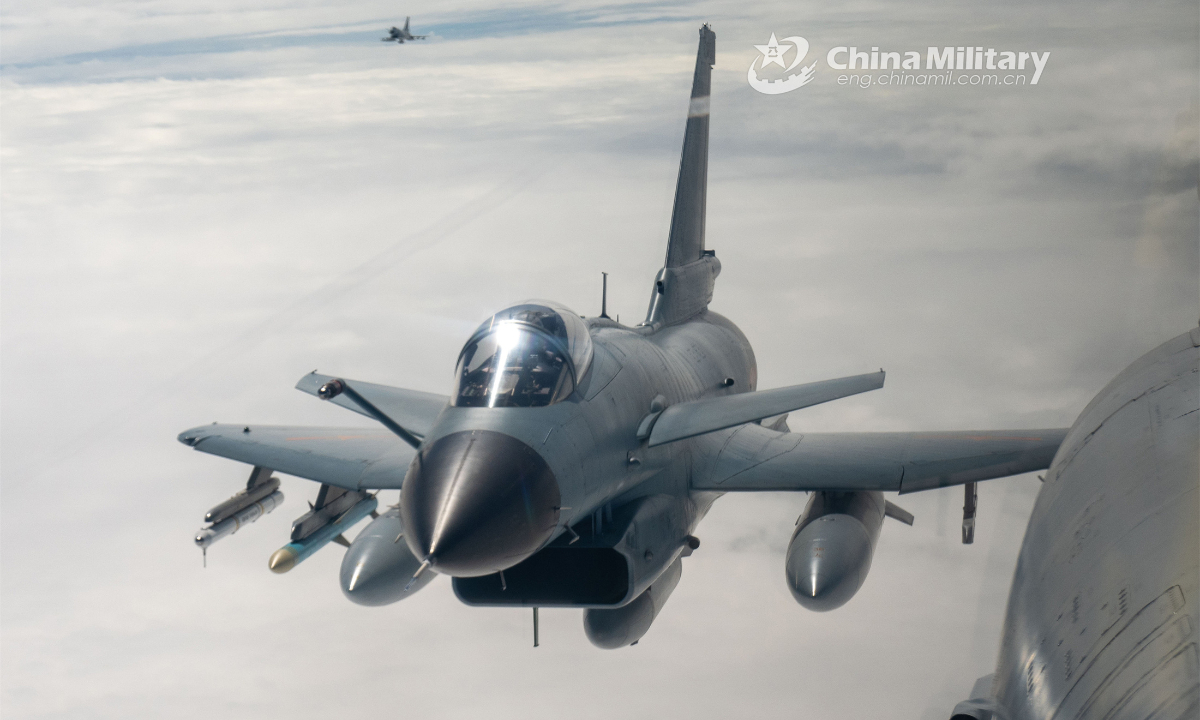 J10, YY-20 practice aerial refueling - Global Times