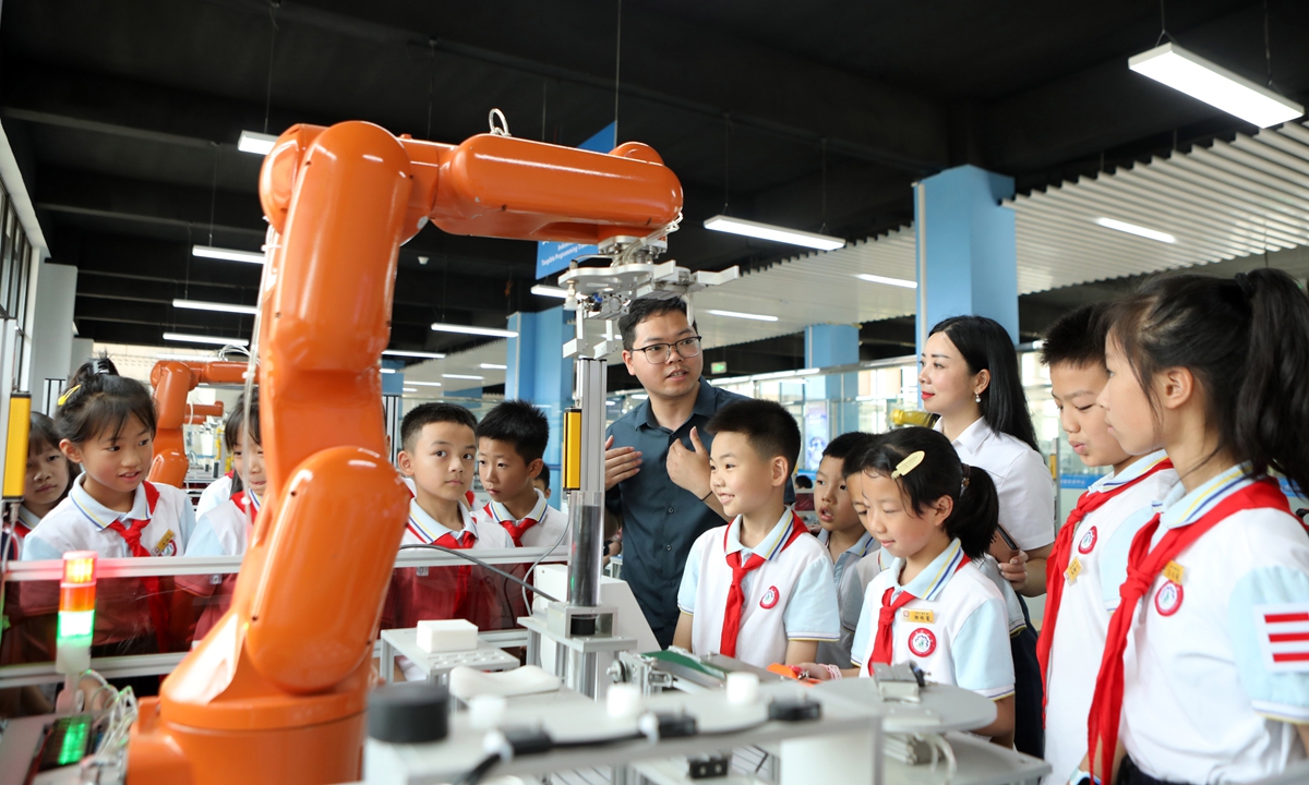 Learning with robot - Global Times
