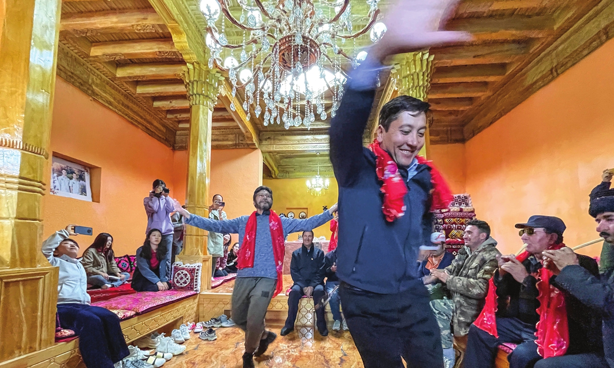 Tajik guards rooted in Pamir Plateau safeguard the border, promote ...